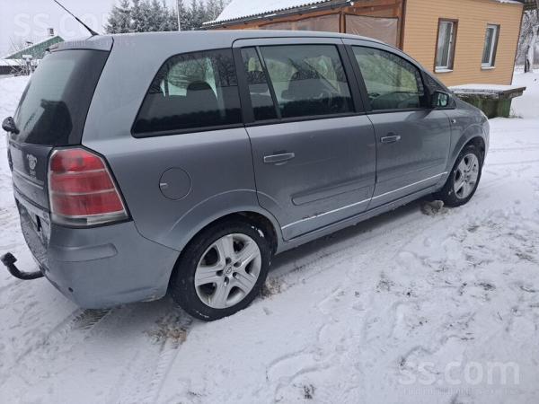 Pelēks Opel Zafira 2005 Alūksne, ar dzinēja tilpumu 1.80 L un nobraukumu 229 tūkst. km par 1600 €, foto 3 vietnē AUTOMOTO.COM.LV