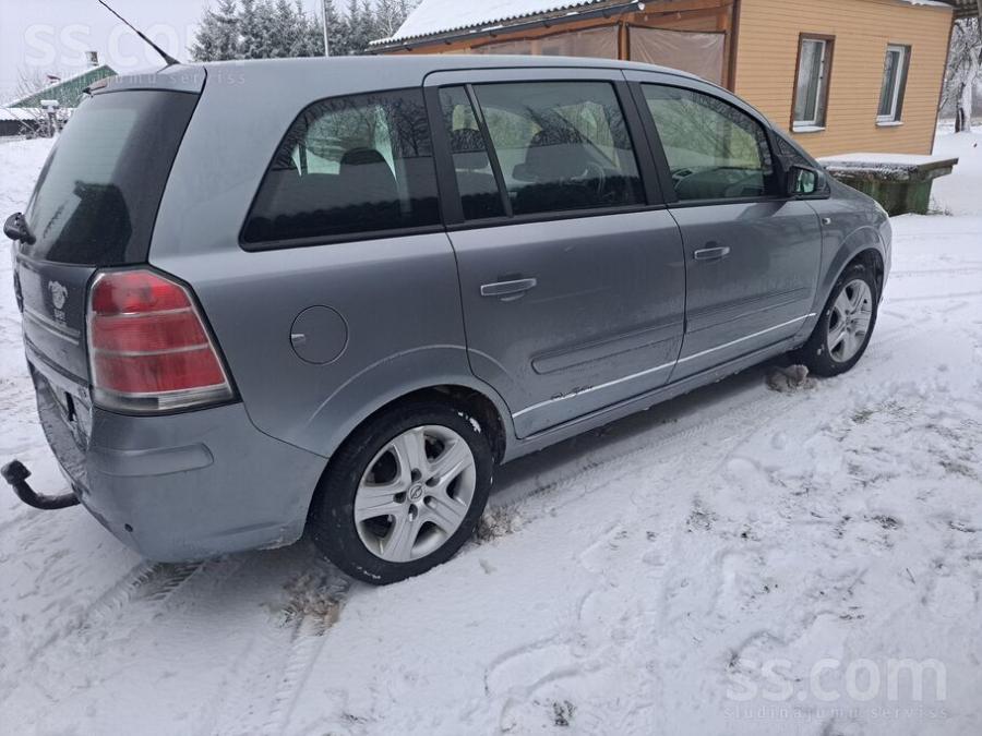 Grey Opel Zafira 2005 in Aluksne, with an engine capacity of 1.80 L and mileage of 229 thousand km for 1600 €, photo 3 on AUTOMOTO.COM.LV