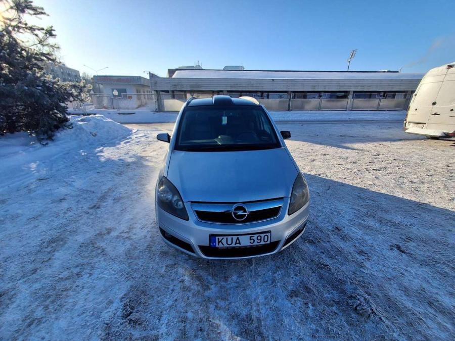 Pelēks Opel Zafira 2005 Zarasai, ar dzinēja tilpumu 1.91 L un nobraukumu 376 tūkst. km par 800 €, foto 4 vietnē AUTOMOTO.COM.LV