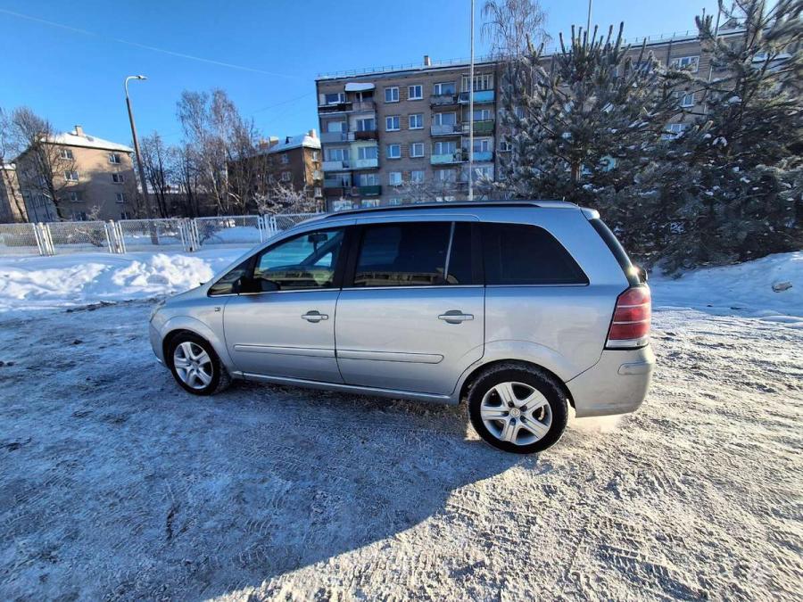 Pelēks Opel Zafira 2005 Zarasai, ar dzinēja tilpumu 1.91 L un nobraukumu 376 tūkst. km par 800 €, foto 5 vietnē AUTOMOTO.COM.LV