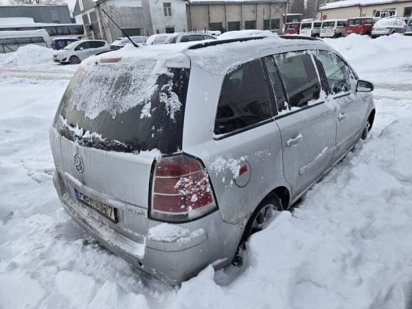 Pelēks Opel Zafira 2005 Klaipėda, ar dzinēja tilpumu 1.90 L un nobraukumu 417 tūkst. km par 500 €, foto 4 vietnē AUTOMOTO.COM.LV