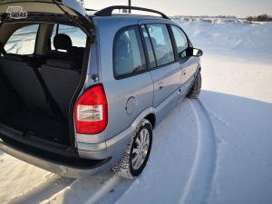 Pelēks Opel Zafira 2005 Telšiai, ar dzinēja tilpumu 1.60 L un nobraukumu 185 tūkst. km par 1490 €, foto 4 vietnē AUTOMOTO.COM.LV