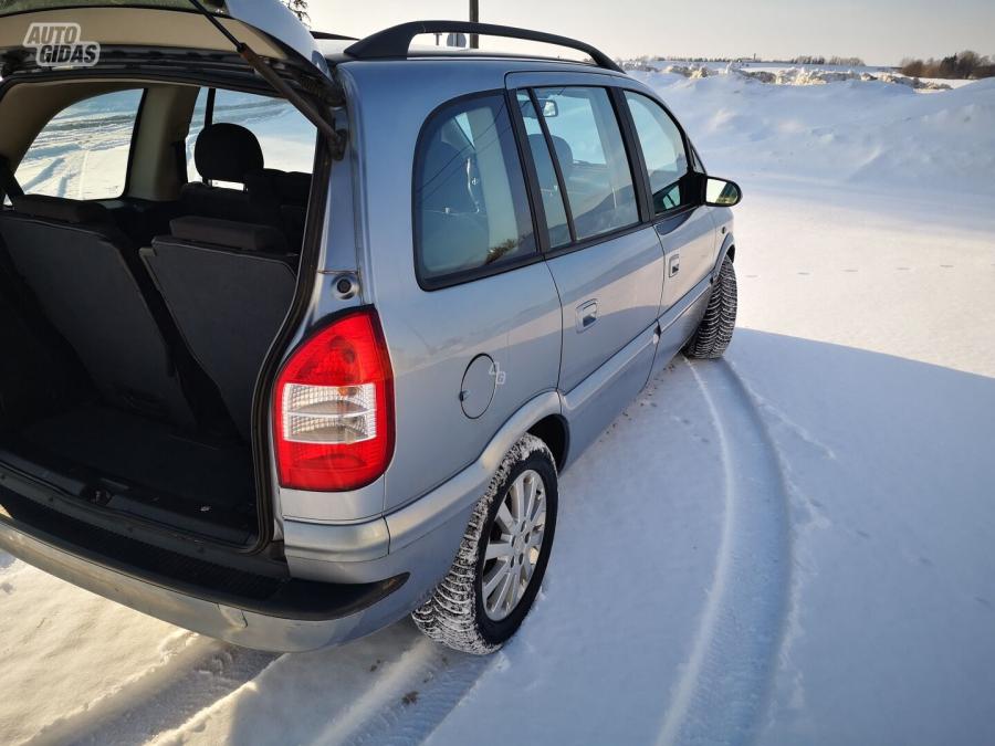 Pelēks Opel Zafira 2005 Telšiai, ar dzinēja tilpumu 1.60 L un nobraukumu 185 tūkst. km par 1490 €, foto 4 vietnē AUTOMOTO.COM.LV