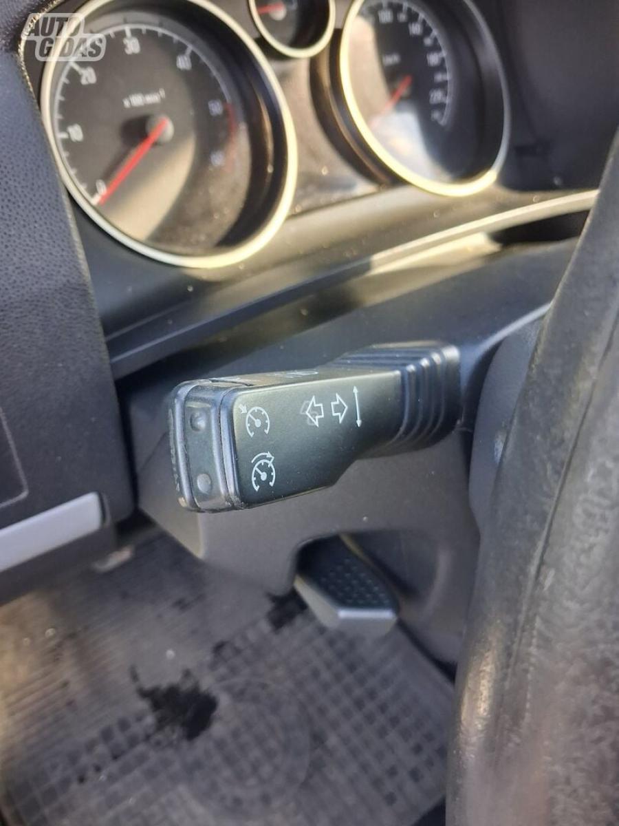 Pelēks Opel Zafira 2005 Šauļi, ar dzinēja tilpumu 1.90 L un nobraukumu 336 tūkst. km par 990 €, foto 12 vietnē AUTOMOTO.COM.LV