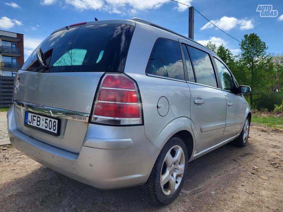 Grey Opel Zafira 2005 in Vilnius, with an engine capacity of 1.90 L and mileage of 275 thousand km for 550 €, photo 1 on AUTOMOTO.COM.LV