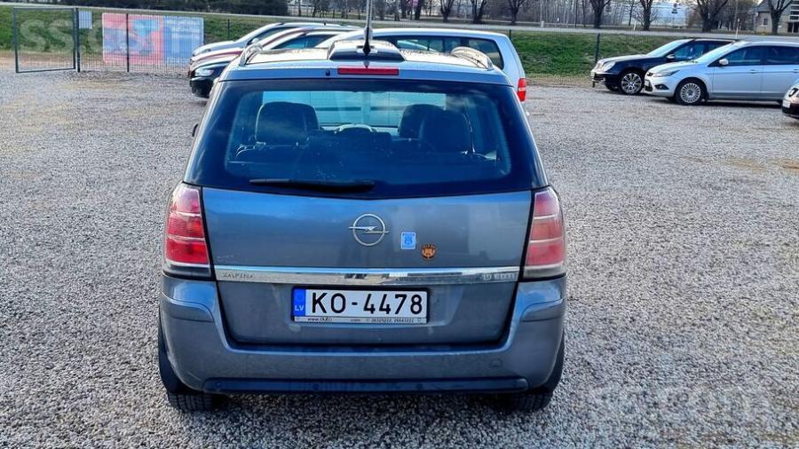 Grey Opel Zafira 2005 in Cesis, with an engine capacity of 1.90 L and mileage of 390 thousand km for 1500 €, photo 5 on AUTOMOTO.COM.LV