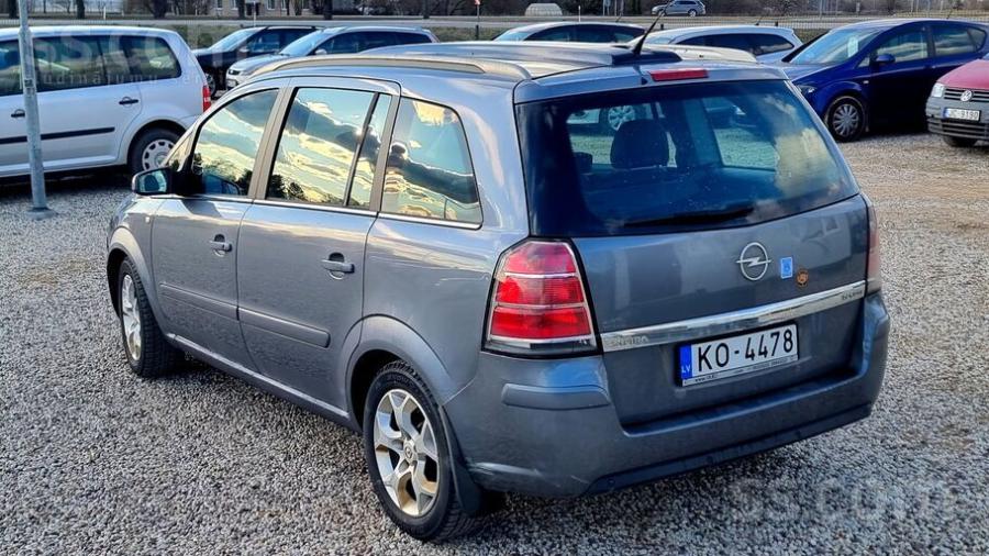 Grey Opel Zafira 2005 in Cesis, with an engine capacity of 1.90 L and mileage of 390 thousand km for 1500 €, photo 6 on AUTOMOTO.COM.LV