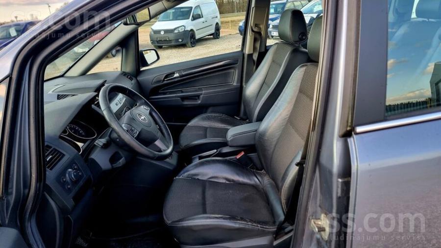 Grey Opel Zafira 2005 in Cesis, with an engine capacity of 1.90 L and mileage of 390 thousand km for 1500 €, photo 9 on AUTOMOTO.COM.LV