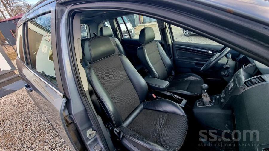 Grey Opel Zafira 2005 in Cesis, with an engine capacity of 1.90 L and mileage of 390 thousand km for 1500 €, photo 13 on AUTOMOTO.COM.LV