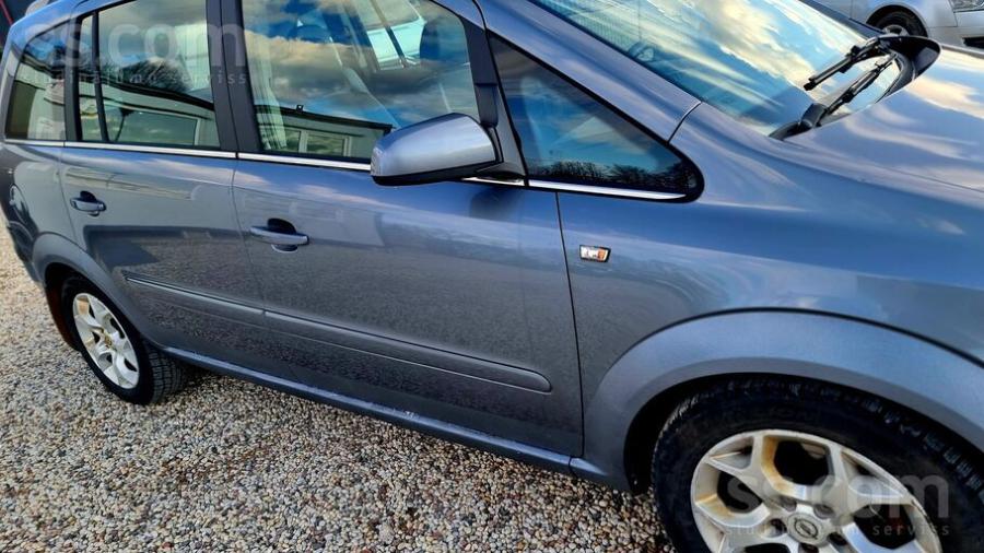 Grey Opel Zafira 2005 in Cesis, with an engine capacity of 1.90 L and mileage of 390 thousand km for 1500 €, photo 15 on AUTOMOTO.COM.LV