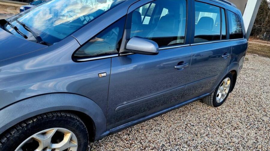 Grey Opel Zafira 2005 in Cesis, with an engine capacity of 1.90 L and mileage of 390 thousand km for 1500 €, photo 16 on AUTOMOTO.COM.LV