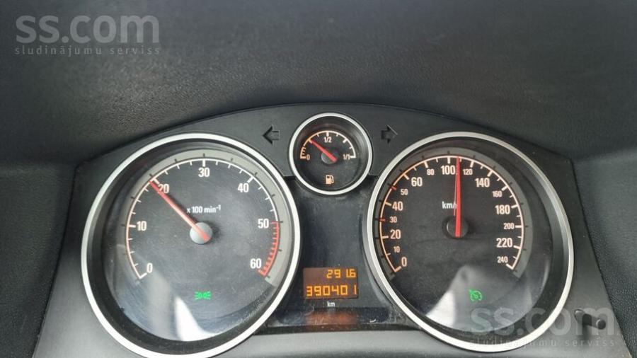 Grey Opel Zafira 2005 in Cesis, with an engine capacity of 1.90 L and mileage of 390 thousand km for 1500 €, photo 17 on AUTOMOTO.COM.LV