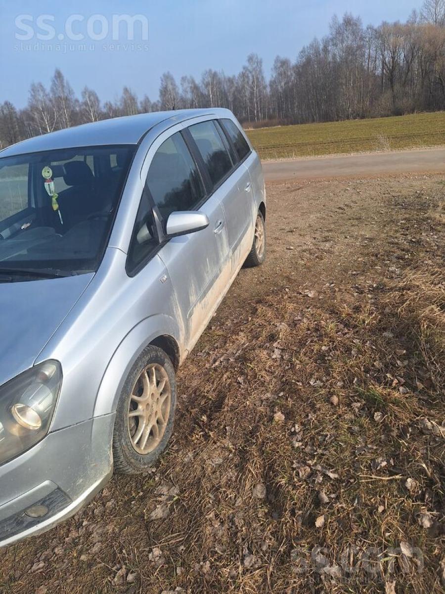 Pelēks Opel Zafira 2005 Tukums, ar dzinēja tilpumu 1.90 L un nobraukumu 399 tūkst. km par 1100 €, foto 4 vietnē AUTOMOTO.COM.LV