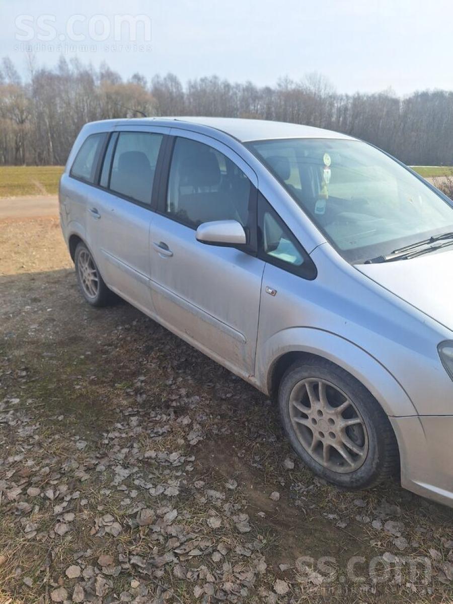 Pelēks Opel Zafira 2005 Tukums, ar dzinēja tilpumu 1.90 L un nobraukumu 399 tūkst. km par 1100 €, foto 5 vietnē AUTOMOTO.COM.LV