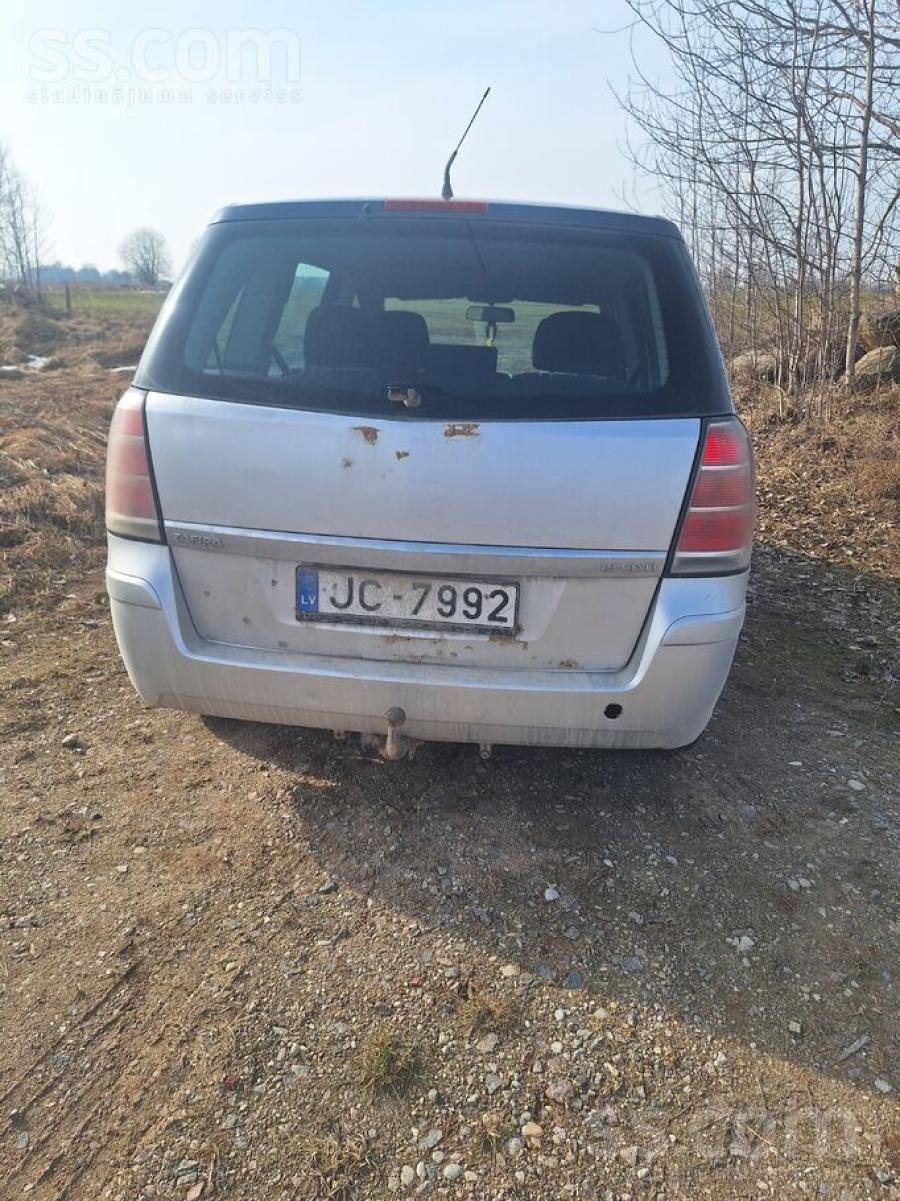 Pelēks Opel Zafira 2005 Tukums, ar dzinēja tilpumu 1.90 L un nobraukumu 399 tūkst. km par 1100 €, foto 6 vietnē AUTOMOTO.COM.LV
