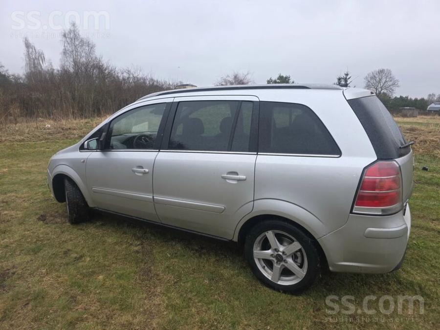 Pelēks Opel Zafira 2005 Jēkabpils, ar dzinēja tilpumu 1.90 L un nobraukumu 360 tūkst. km par 1600 €, foto 9 vietnē AUTOMOTO.COM.LV