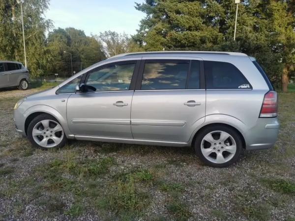Grey Opel Zafira 2005 in Kuldiga, with an engine capacity of 1.90 L and mileage of 265 thousand km for 1500 €, photo 4 on AUTOMOTO.COM.LV
