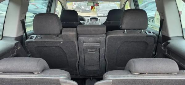 Pelēks Opel Zafira 2005 Valmiera, ar dzinēja tilpumu 1.80 L un nobraukumu 369 tūkst. km par 680 €, foto 10 vietnē AUTOMOTO.COM.LV