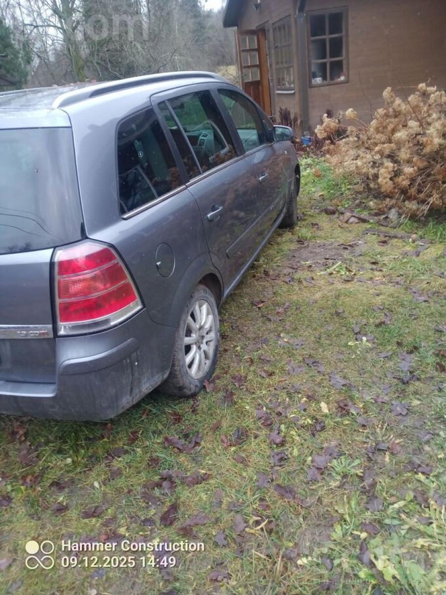 Pelēks Opel Zafira 2005 Aizkraukle, ar dzinēja tilpumu 1.90 L un nobraukumu 223 tūkst. km par 1100 €, foto 5 vietnē AUTOMOTO.COM.LV