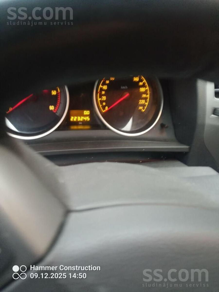Pelēks Opel Zafira 2005 Aizkraukle, ar dzinēja tilpumu 1.90 L un nobraukumu 223 tūkst. km par 1100 €, foto 7 vietnē AUTOMOTO.COM.LV