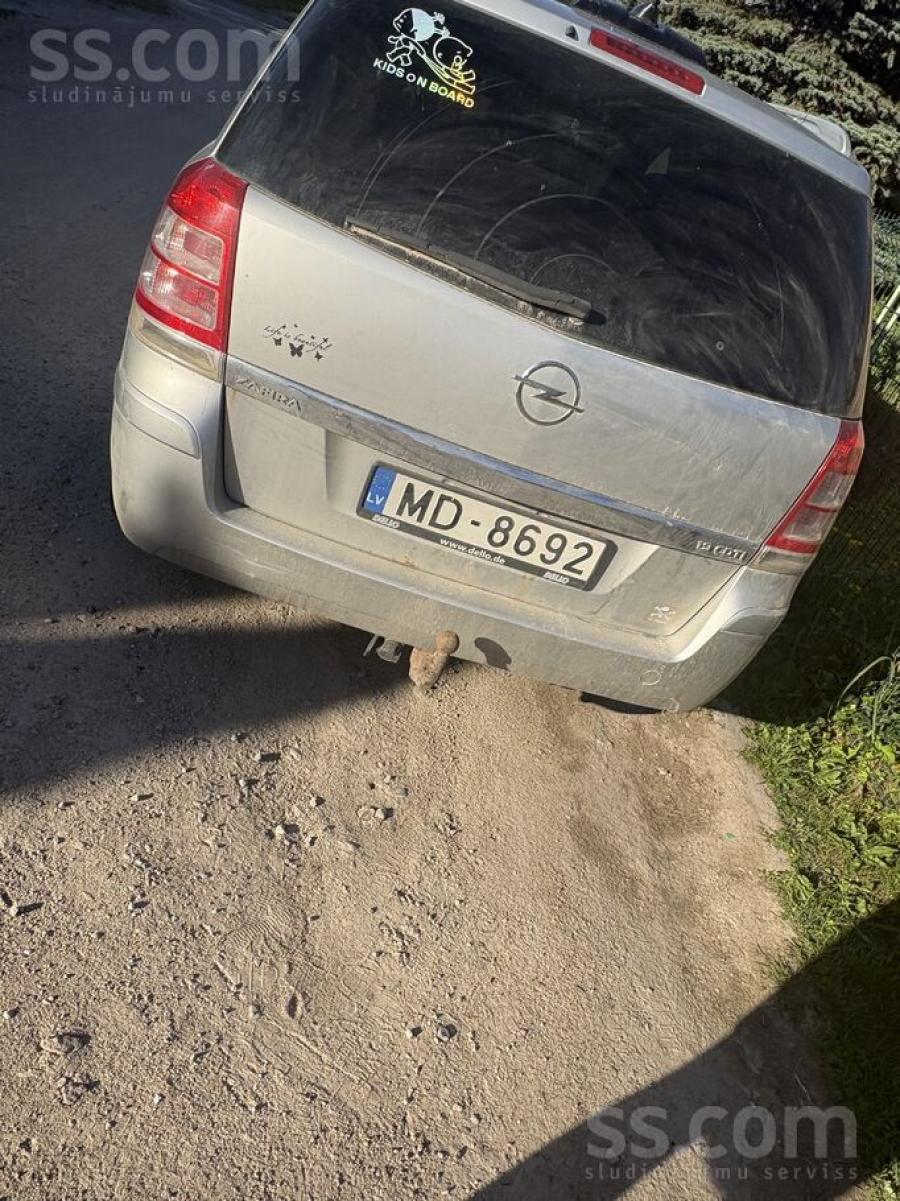 Pelēks Opel Zafira 2005 Jūrmala, ar dzinēja tilpumu 1.90 L un nobraukumu 408 tūkst. km par 500 €, foto 1 vietnē AUTOMOTO.COM.LV