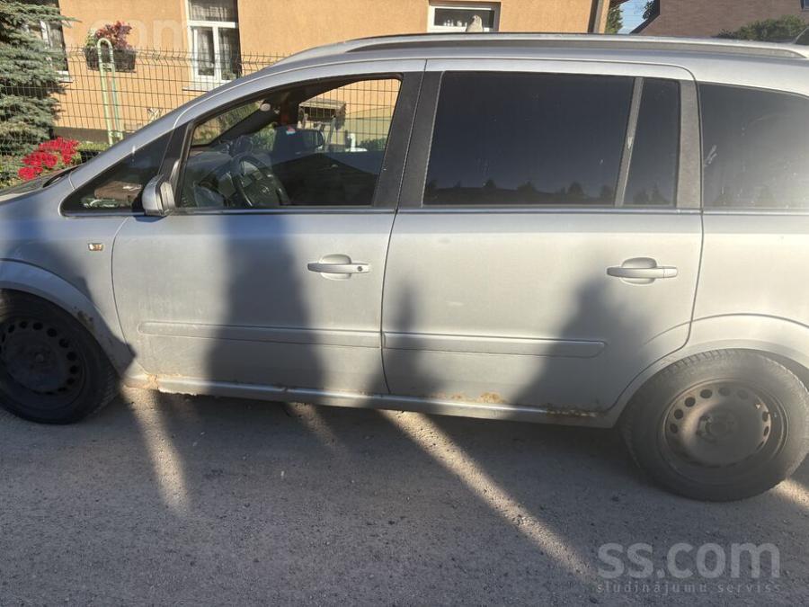 Pelēks Opel Zafira 2005 Jūrmala, ar dzinēja tilpumu 1.90 L un nobraukumu 408 tūkst. km par 500 €, foto 7 vietnē AUTOMOTO.COM.LV