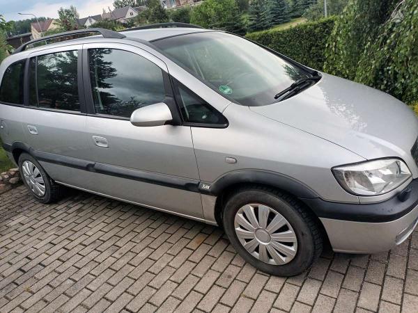 Grey Opel Zafira 2005 in Elektrenai, with an engine capacity of 2.17 L and mileage of 243 thousand km for 900 €, photo 9 on AUTOMOTO.COM.LV