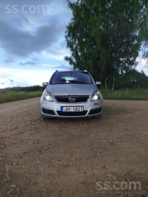 Pelēks Opel Zafira 2005 Rēzekne, ar dzinēja tilpumu 1.90 L un nobraukumu 360 tūkst. km par 1255 €, foto  vietnē AUTOMOTO.COM.LV