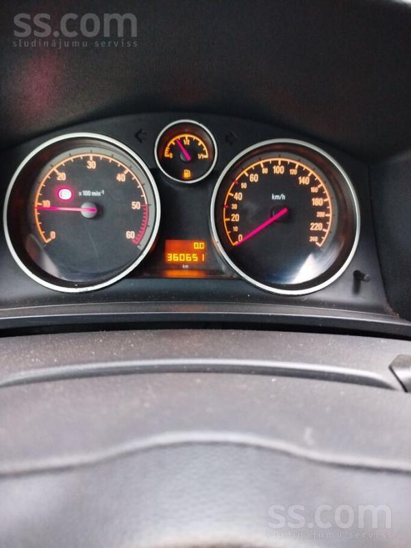 Pelēks Opel Zafira 2005 Rēzekne, ar dzinēja tilpumu 1.90 L un nobraukumu 360 tūkst. km par 1255 €, foto 5 vietnē AUTOMOTO.COM.LV