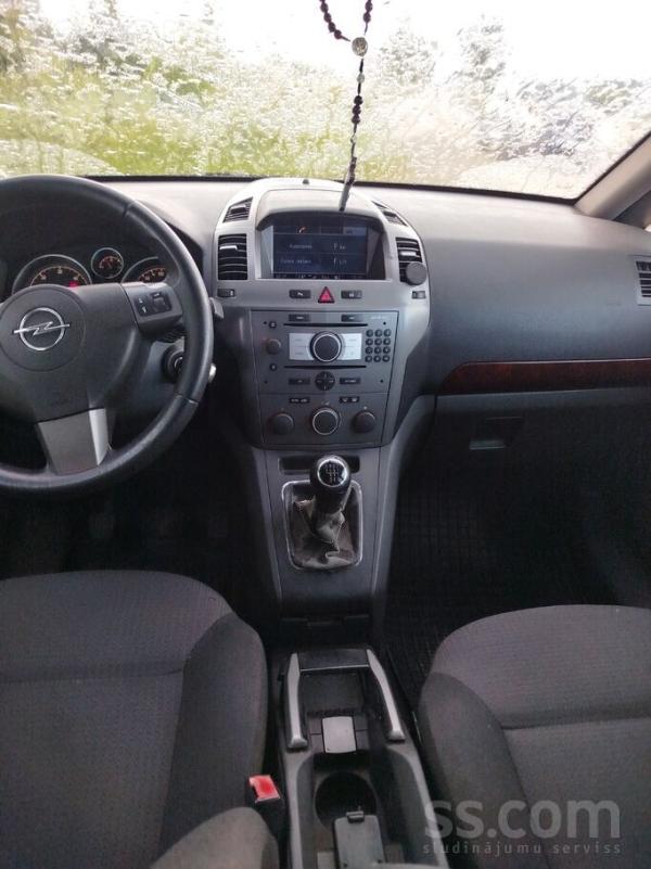 Pelēks Opel Zafira 2005 Rēzekne, ar dzinēja tilpumu 1.90 L un nobraukumu 360 tūkst. km par 1255 €, foto 6 vietnē AUTOMOTO.COM.LV