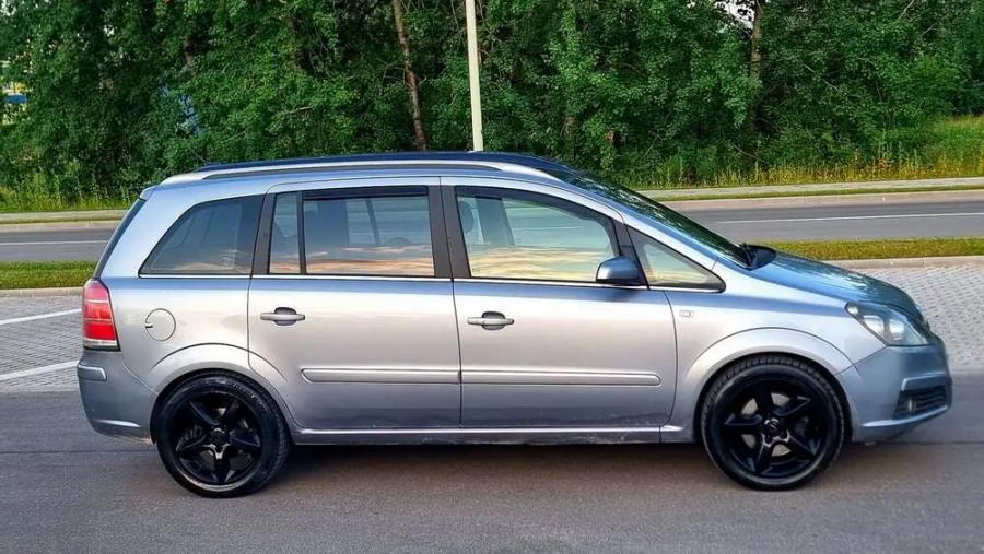 Pelēks Opel Zafira 2005 Cēsis, ar dzinēja tilpumu 1.90 L un nobraukumu 413 tūkst. km par 1500 €, foto 3 vietnē AUTOMOTO.COM.LV