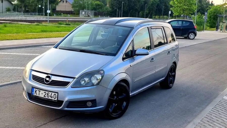 Pelēks Opel Zafira 2005 Cēsis, ar dzinēja tilpumu 1.90 L un nobraukumu 413 tūkst. km par 1500 €, foto 8 vietnē AUTOMOTO.COM.LV