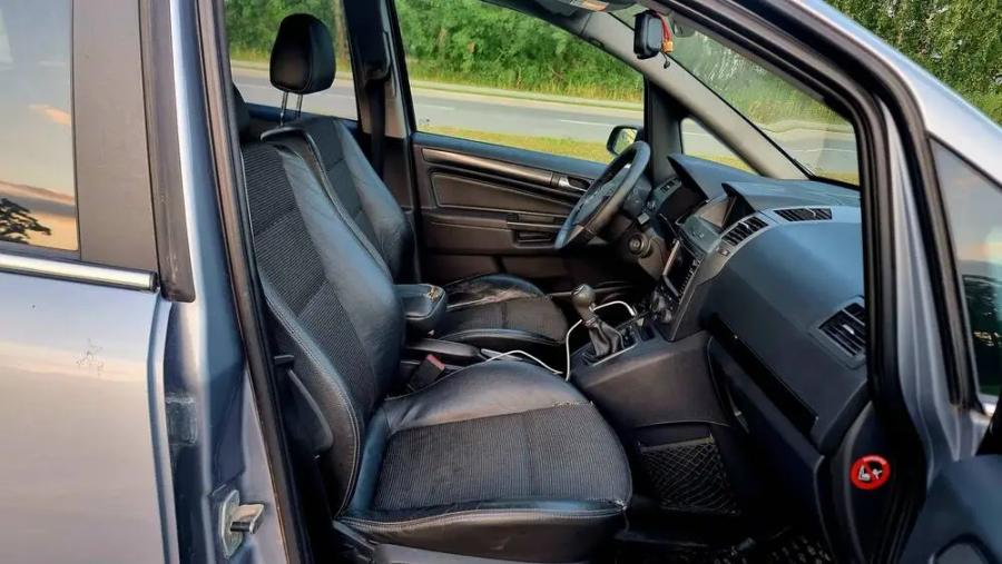 Pelēks Opel Zafira 2005 Cēsis, ar dzinēja tilpumu 1.90 L un nobraukumu 413 tūkst. km par 1500 €, foto 11 vietnē AUTOMOTO.COM.LV
