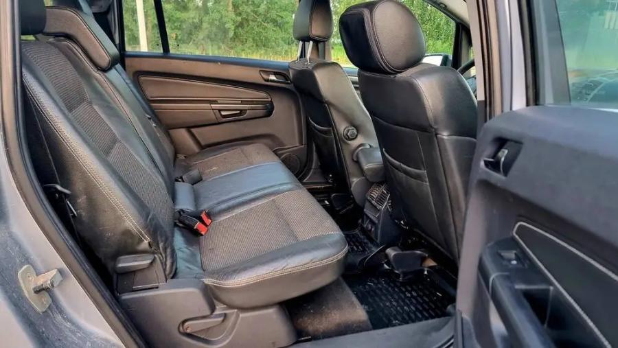 Pelēks Opel Zafira 2005 Cēsis, ar dzinēja tilpumu 1.90 L un nobraukumu 413 tūkst. km par 1500 €, foto 12 vietnē AUTOMOTO.COM.LV