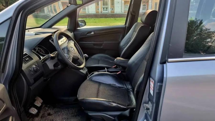 Pelēks Opel Zafira 2005 Cēsis, ar dzinēja tilpumu 1.90 L un nobraukumu 413 tūkst. km par 1500 €, foto 13 vietnē AUTOMOTO.COM.LV