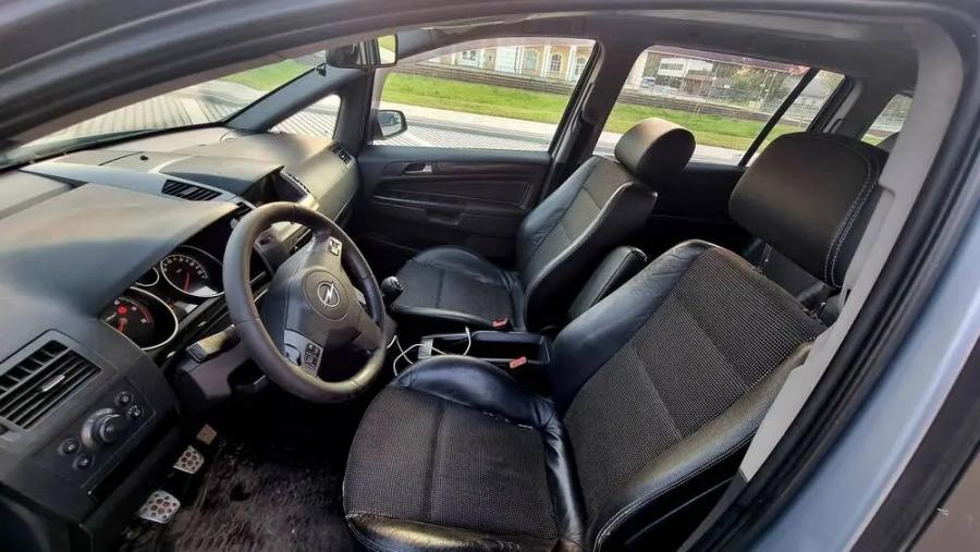 Pelēks Opel Zafira 2005 Cēsis, ar dzinēja tilpumu 1.90 L un nobraukumu 413 tūkst. km par 1500 €, foto 14 vietnē AUTOMOTO.COM.LV