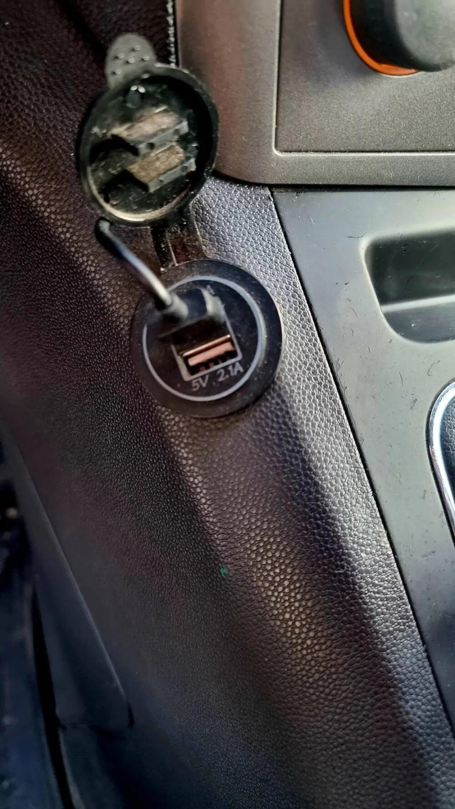 Pelēks Opel Zafira 2005 Cēsis, ar dzinēja tilpumu 1.90 L un nobraukumu 413 tūkst. km par 1500 €, foto 16 vietnē AUTOMOTO.COM.LV