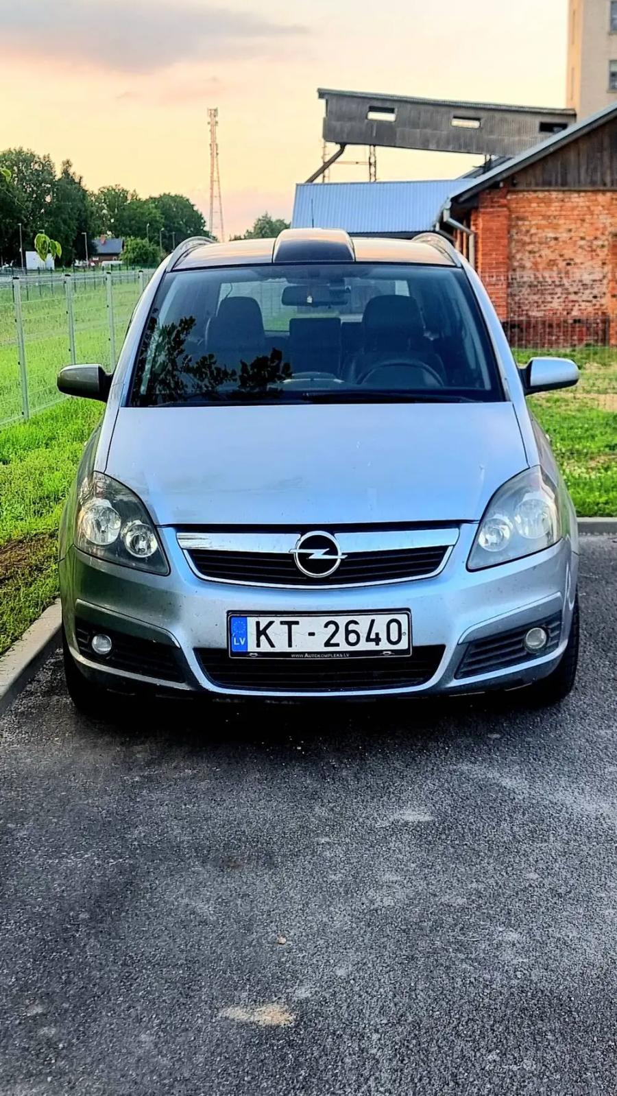 Pelēks Opel Zafira 2005 Cēsis, ar dzinēja tilpumu 1.90 L un nobraukumu 413 tūkst. km par 1500 €, foto 20 vietnē AUTOMOTO.COM.LV
