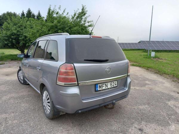 Pelēks Opel Zafira 2005 Klaipėda, ar dzinēja tilpumu 1.91 L un nobraukumu 211 tūkst. km par 1450 €, foto 2 vietnē AUTOMOTO.COM.LV