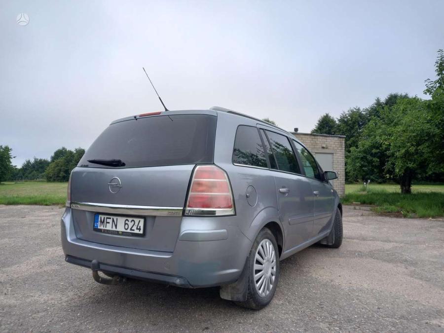 Grey Opel Zafira 2005 in Klaipeda, with an engine capacity of 1.91 L and mileage of 211 thousand km for 1450 €, photo 5 on AUTOMOTO.COM.LV