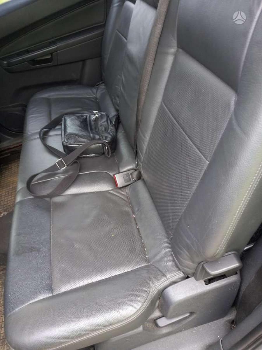 Grey Opel Zafira 2005 in Klaipeda, with an engine capacity of 1.91 L and mileage of 211 thousand km for 1450 €, photo 9 on AUTOMOTO.COM.LV