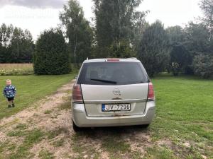 Pelēks Opel Zafira 2005 Cēsis, ar dzinēja tilpumu 1.90 L un nobraukumu 310 tūkst. km par 1100 €, foto  vietnē AUTOMOTO.COM.LV