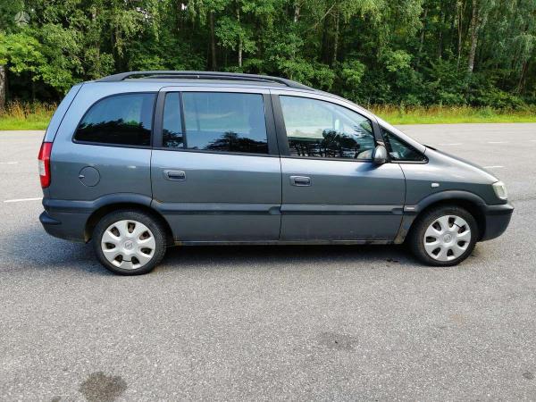 Grey Opel Zafira 2005 in Ukmerge, with an engine capacity of 2.00 L and mileage of 308 thousand km for 450 €, photo 2 on AUTOMOTO.COM.LV