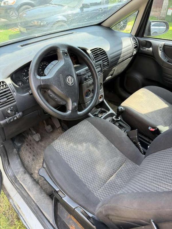 Grey Opel Zafira 2005 in Kaunas, with an engine capacity of 1.80 L and mileage of 285 thousand km for 499 €, photo 6 on AUTOMOTO.COM.LV