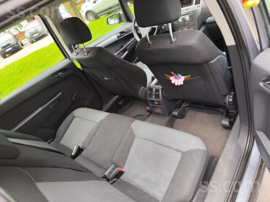 Pelēks Opel Zafira 2005 Rīga, ar dzinēja tilpumu 1.90 L un nobraukumu 356 tūkst. km par 780 €, foto 8 vietnē AUTOMOTO.COM.LV