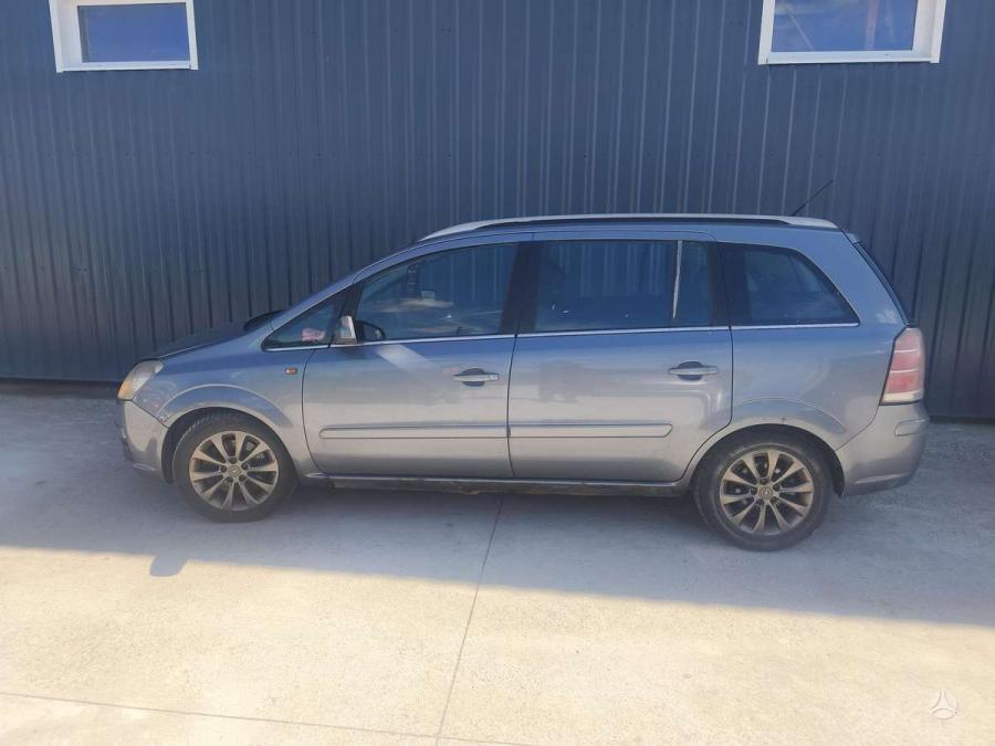 Pelēks Opel Zafira 2005 Kretinga, ar dzinēja tilpumu 1.91 L un nobraukumu 350 tūkst. km par 850 €, foto 6 vietnē AUTOMOTO.COM.LV