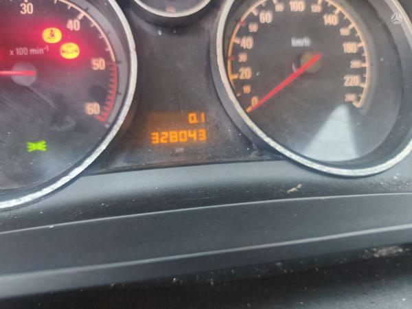 Серый Опель Зафира 2005 в Кретинга, объемом двигателя 1.91 л и пробегом 350 тыс. км за 850 €, фото 9 на AUTOMOTO.COM.LV