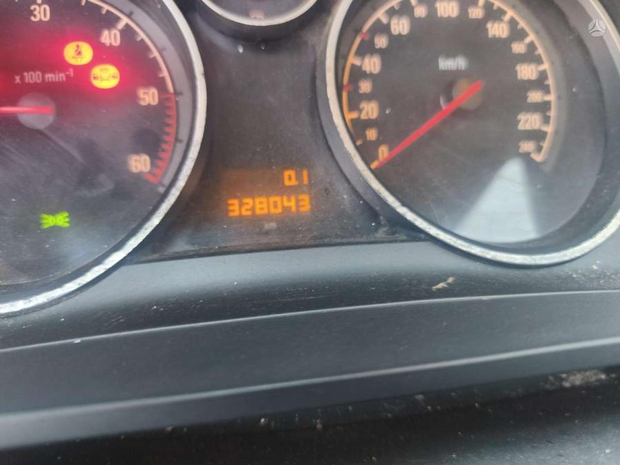 Pelēks Opel Zafira 2005 Kretinga, ar dzinēja tilpumu 1.91 L un nobraukumu 350 tūkst. km par 850 €, foto 10 vietnē AUTOMOTO.COM.LV