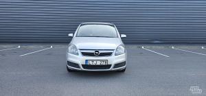 Grey Opel Zafira 2005 in Alytus, with an engine capacity of 1.90 L and mileage of 410 thousand km for 1550 €, photo 3 on AUTOMOTO.COM.LV