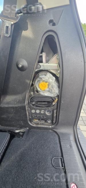 Grey Opel Zafira 2005 in Riga, with an engine capacity of 1.60 L and mileage of 235 thousand km for 1200 €, photo 12 on AUTOMOTO.COM.LV